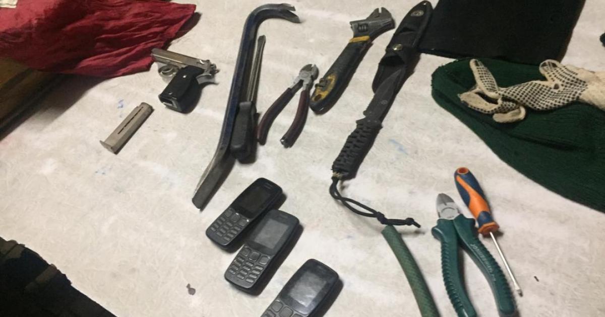 City Police apprehend two known criminals in possession of pistols and ...