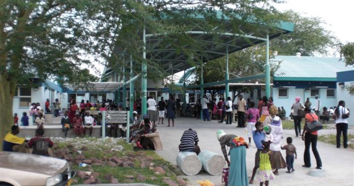 Long queues experienced at the Oshakati Intermediate Hospital pharmacy ...