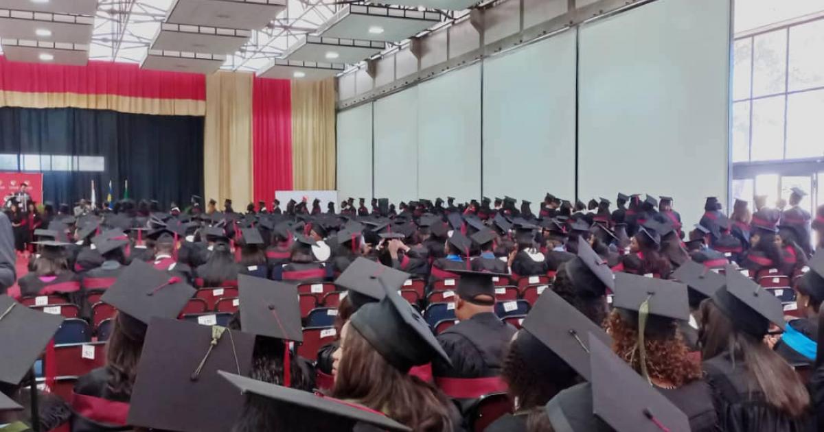 252 students graduates from UNAM | nbc